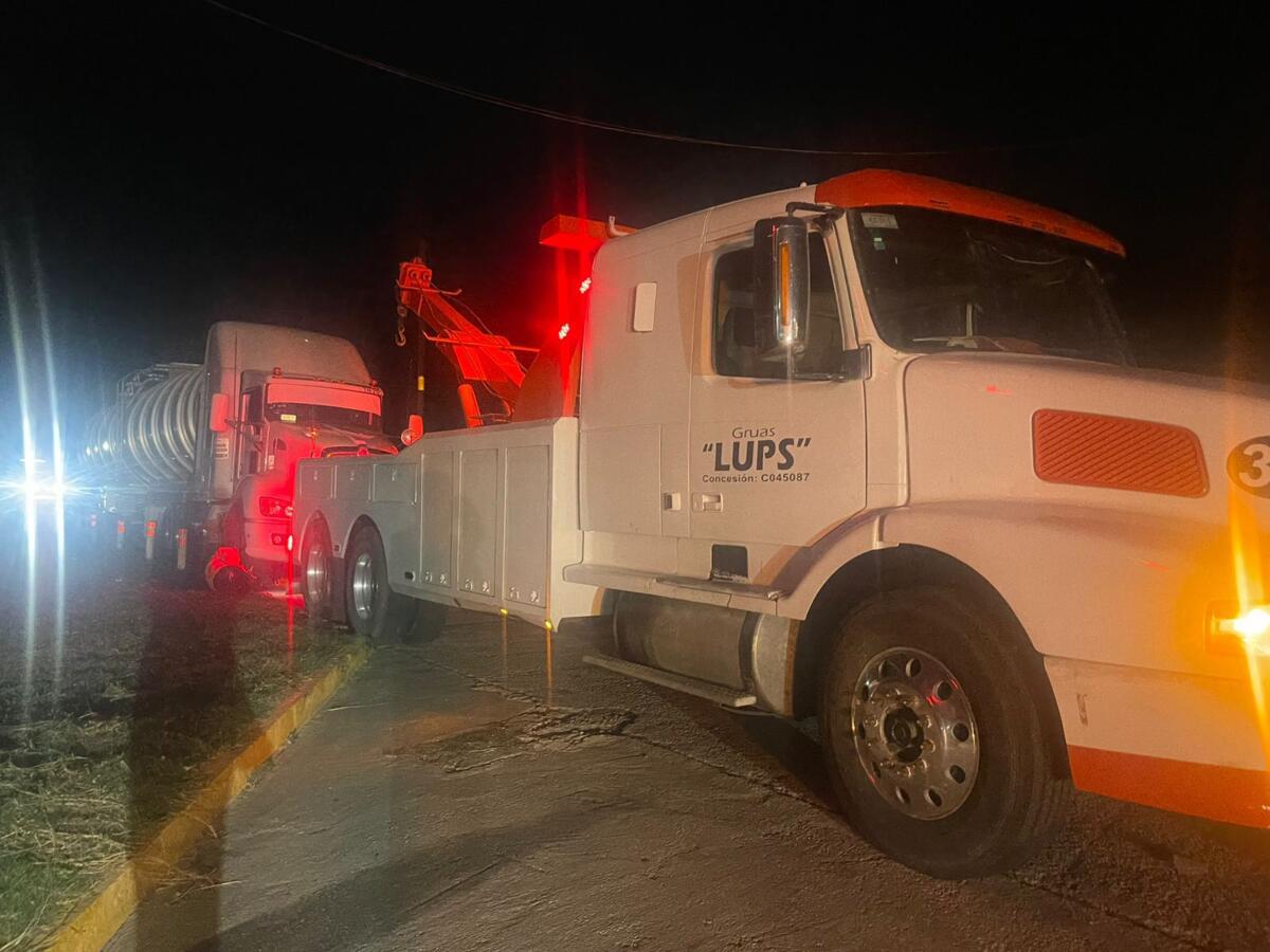 Fuerza Civil recupera tracto camión robado en la Coatza – Villa ...